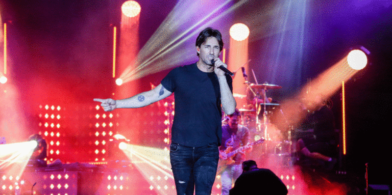Jake Owen and Lauren Alaina at Country Thunder Calgary 2019 ...